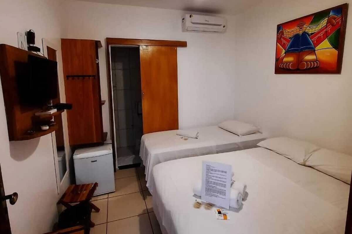 Quarto triplo | Frigobar, Wi-Fi de cortesia, roupa de cama
