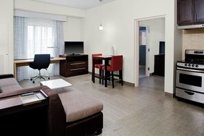 Suite, 1 quarto | Sala de estar | Televisor LED de 40 de polegadas com canais por cabo, Smart TV, Netflix 