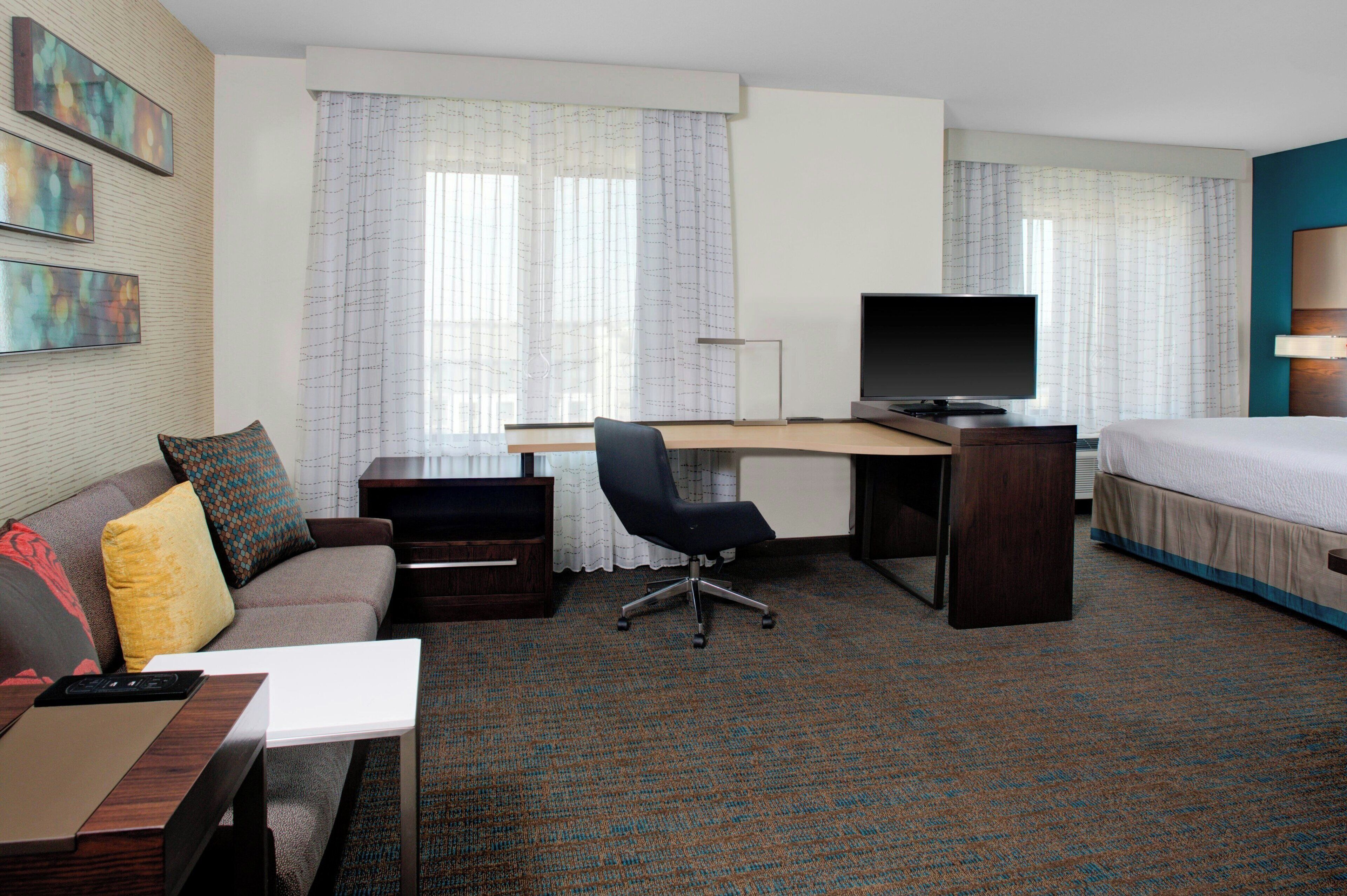 Estúdio, 1 cama king-size e sofá-cama | Sala de estar | Televisor LED de 40 de polegadas com canais por cabo, Smart TV, Netflix 