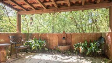 Cabana clássica, 1 cama Queen, banheira de hidromassagem (Spain) | Terraço/pátio