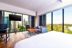 Suite Júnior, 1 cama king-size | 1 quarto, edredões de penas, cofre com capacidade para portátil 