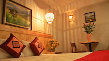 Quarto casal básico, 1 cama King, para não fumantes | Quartos à prova de som, Wi-Fi de cortesia, roupa de cama