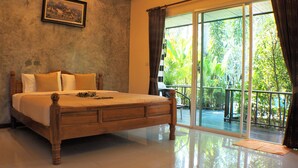 Standard Double Room with Pool View | Vista do quarto