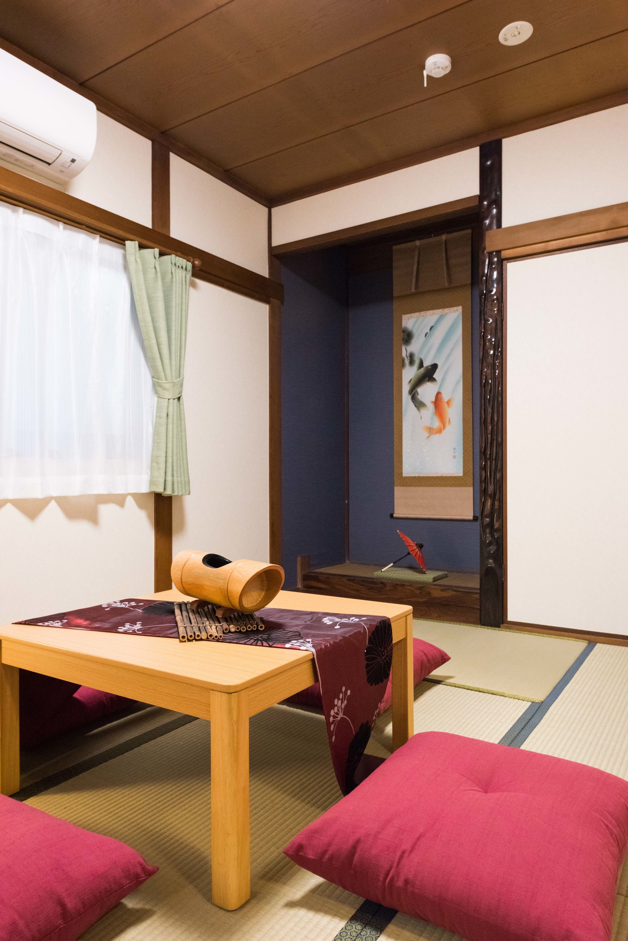 Casa família, 4 quartos, 2 banheiros | Área de estar | TV de tela plana