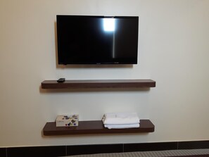 Ferro/tábua de engomar, Wi-fi grátis, roupa de cama fornecida