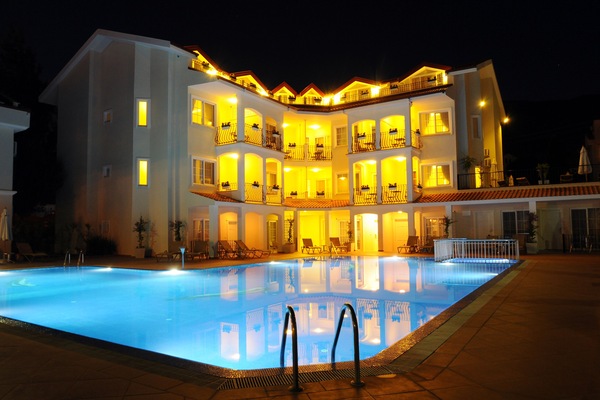 2 piscinas externas, guarda-sóis, espreguiçadeiras