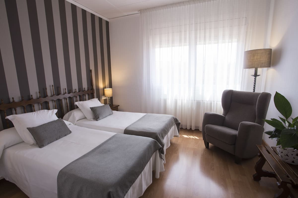 Quarto Duplo Superior | Secretária, cortinas/cortinados opacos, Wi-fi grátis