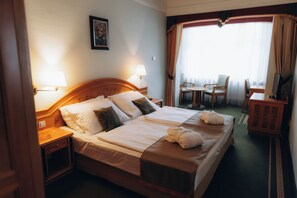 Quarto casal ou duplo standard | Roupas de cama antialérgicas, frigobar, cofres nos quartos, escrivaninha