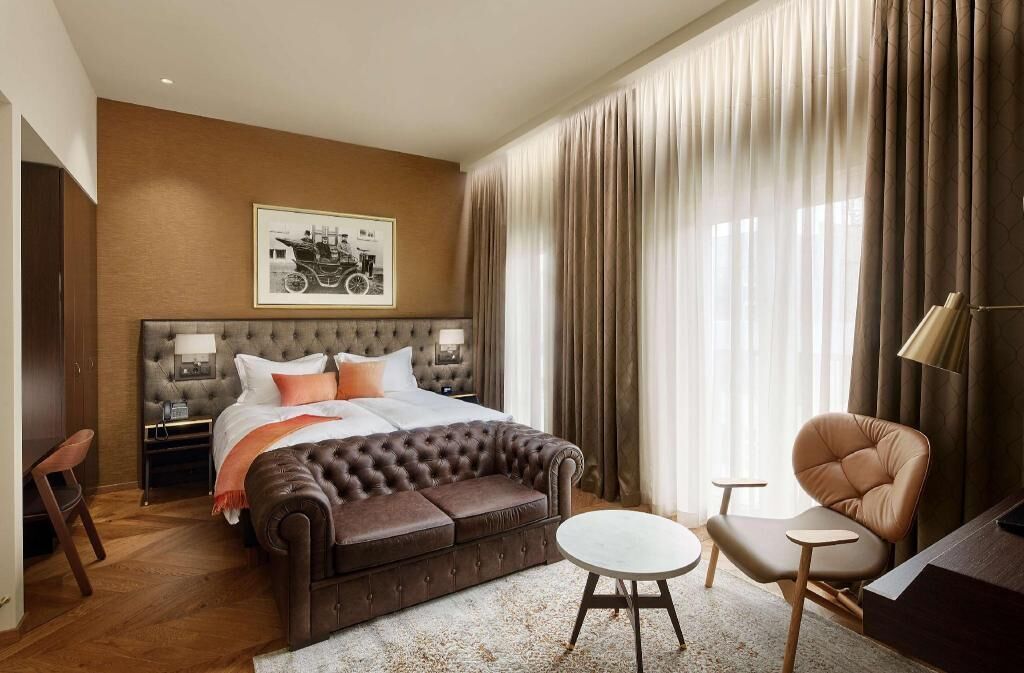 Roupa de alta qualidade, minibar com produtos grátis 