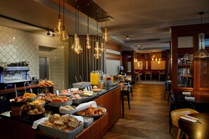 Pequeno-almoço tipo buffet diário (4500 ISK por pessoa) 