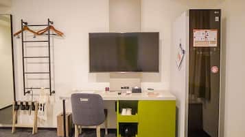 Quarto Twin Deluxe, não fumadores | Cofre no quarto, secretária