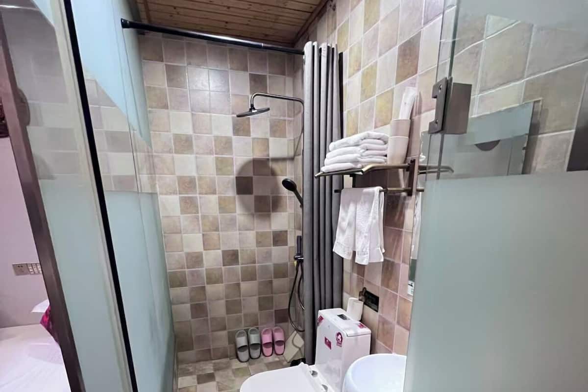 Quarto Triplo | Secretária, quartos insonorizados, ferro/tábua de engomar, Wi-fi grátis