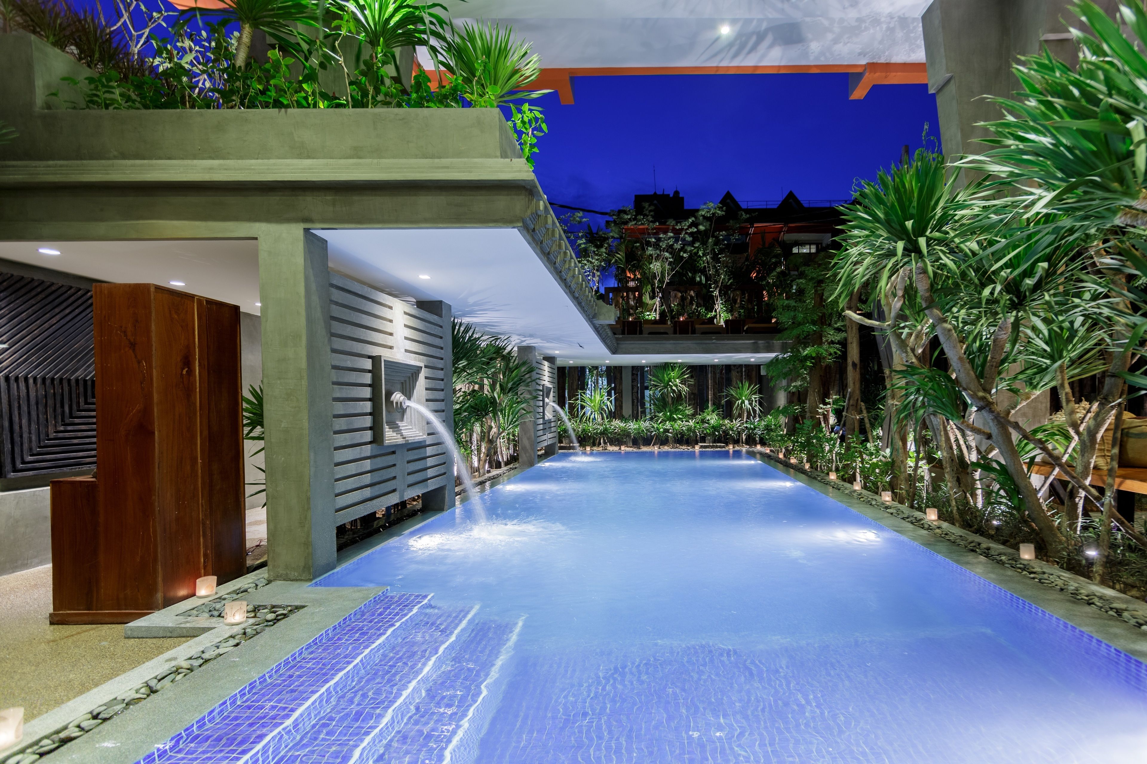 Piscina exterior, guarda-sóis, espreguiçadeiras 