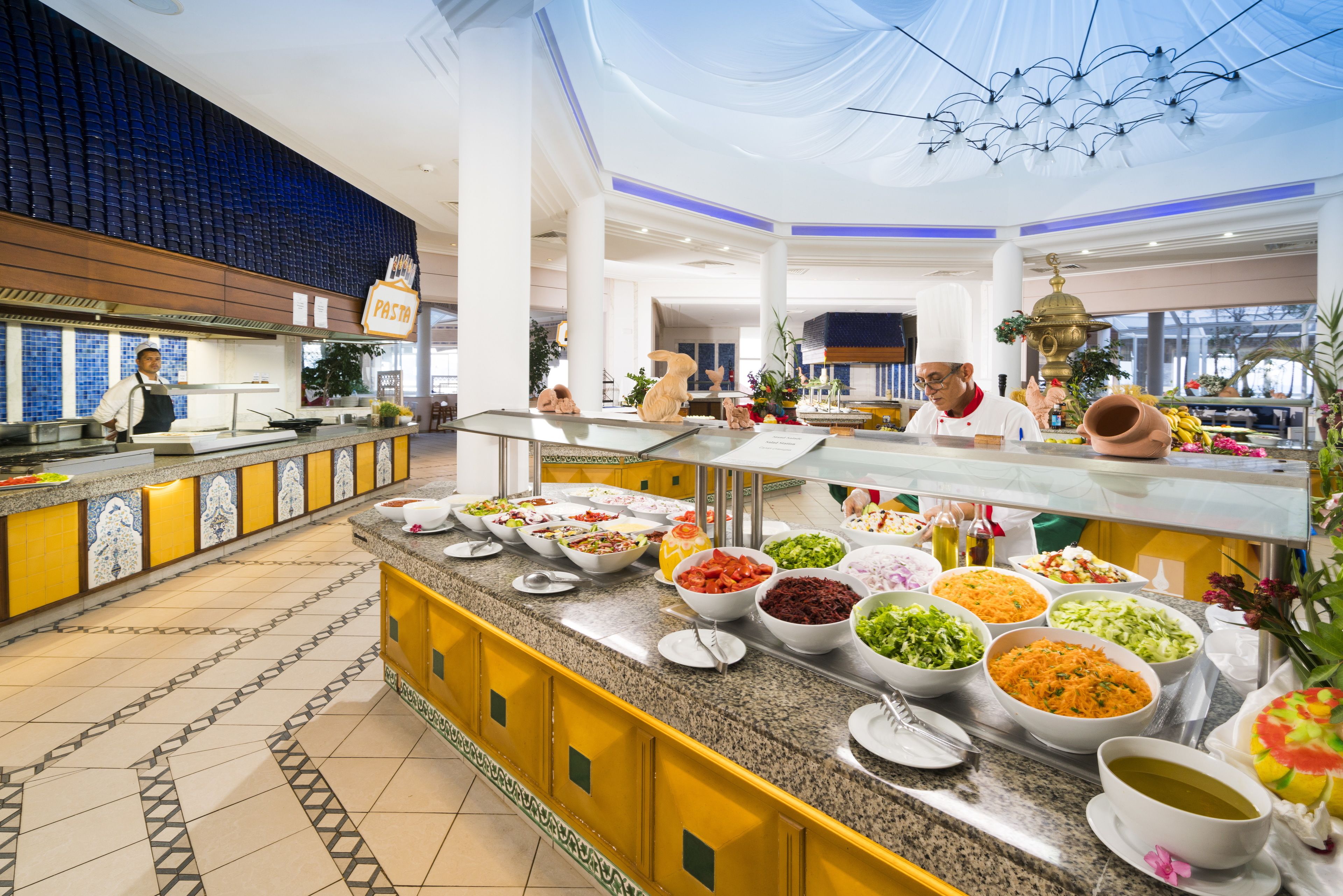 Café da manhã com buffet grátis todos os dias