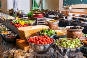 Café da manhã com buffet todos os dias (JPY 2200 por pessoa) 