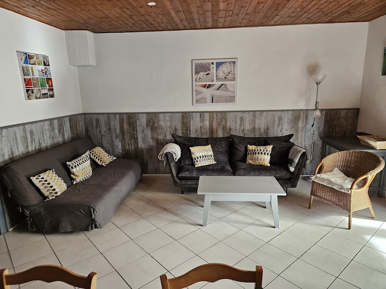 Calme Et Repos Au Milieu Des Pins ,Chataigniers Et Chenes Verts - Talmont-Saint-Hilaire