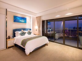 Minibar, cortinas/cortinados opacos, ferro/tábua de engomar 