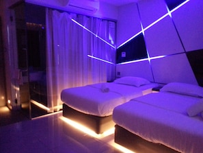 Quarto Triplo (with Window) | Secretária, ferro/tábua de engomar, Wi-fi grátis