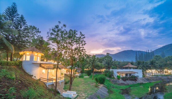 Baan Aom Kod Kun Kao - Suan Phueng District