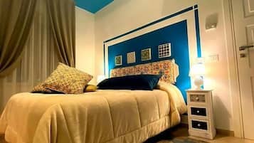 Quarto Duplo Standard | Roupa de alta qualidade, secretária, quartos insonorizados
