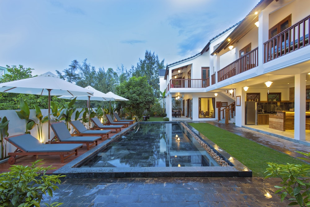Vina Beach Pool Villas - Hội An