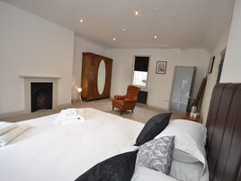 Quarto casal superluxo, suíte (Bath & Shower)