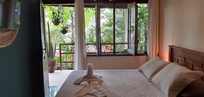 Quarto Triplo Clássico | Ferro/tábua de engomar, Wi-fi grátis, roupa de cama fornecida