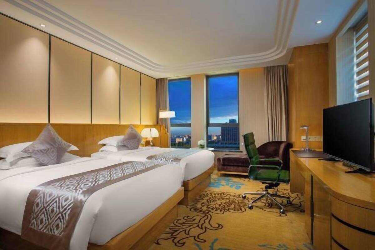 Roupa de alta qualidade, edredões de penas, minibar, cofre no quarto 
