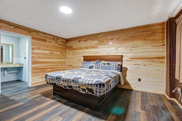 Quarto casal, banheiro privativo (Lodge Room 102, 103, 104) | 1 quarto, Wi-Fi de cortesia, roupa de cama