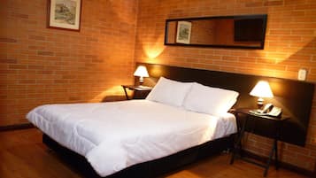 Escrivaninha, ferros/tábuas de passar roupa, Wi-Fi de cortesia