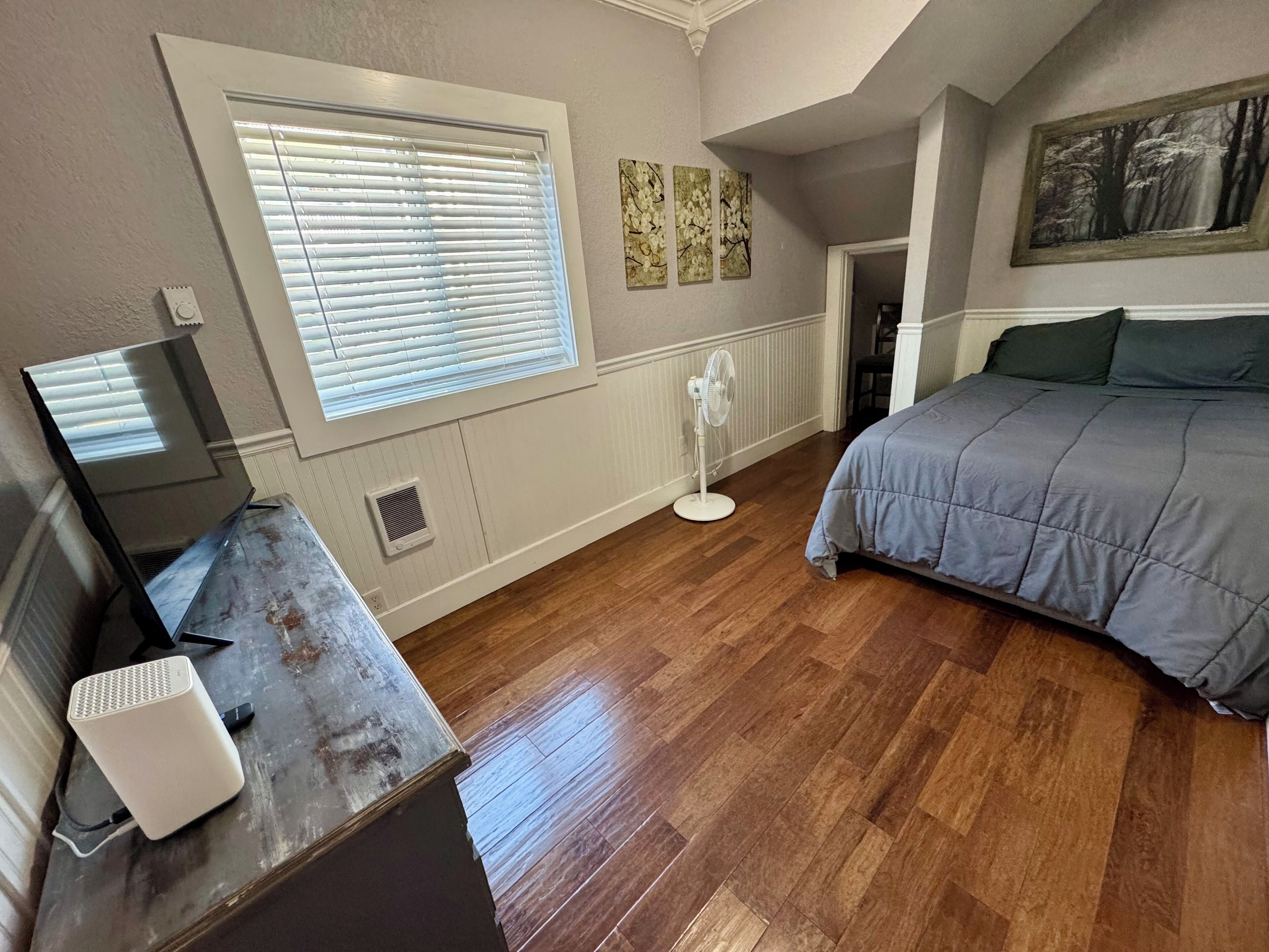 Elegant Downtown Tacoma Home Unit A - Ruston, WA