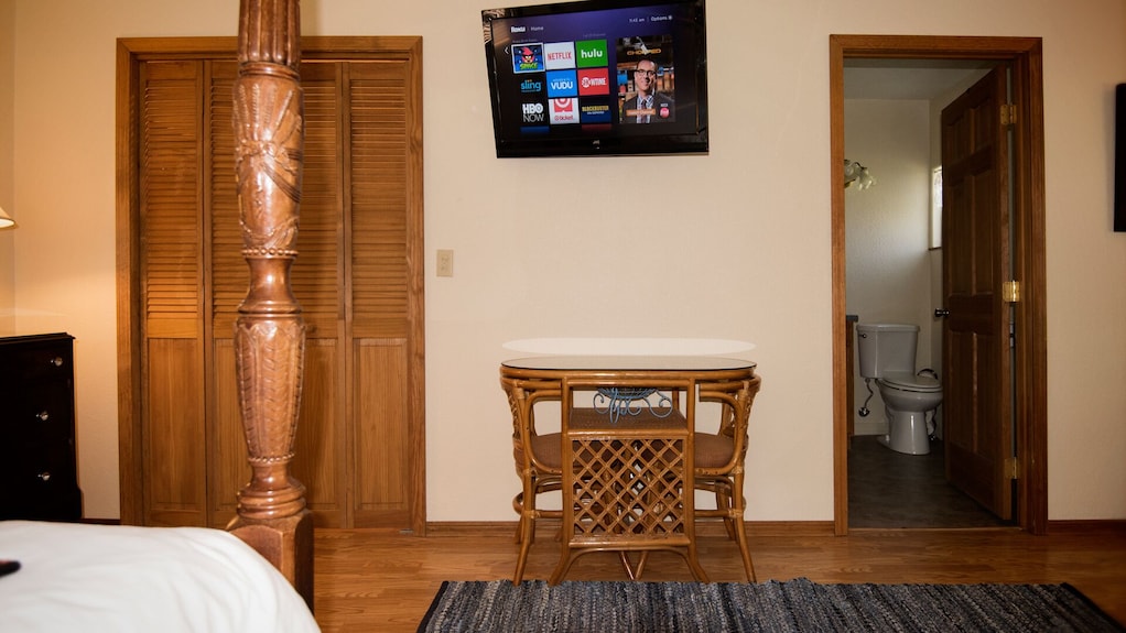 The Vintage Cottage With Riverfront Access - Grants Pass, OR