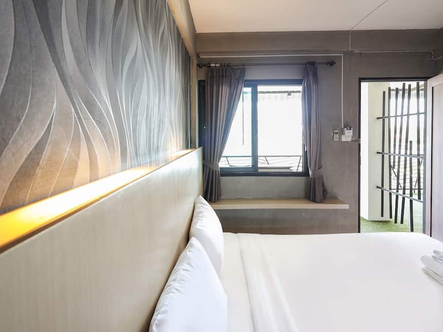 Deluxe Premier Room | Sala de estar | Televisor LCD de 32 polegadas com canais por cabo, televisor