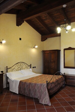 Quarto Duplo Superior | Secretária, Wi-fi grátis 