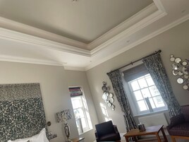 Quarto casal grand | Escrivaninha, ferros/tábuas de passar roupa, Wi-Fi de cortesia