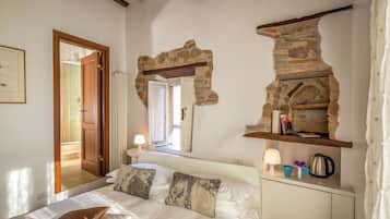 Quarto Duplo Romântico, 1 cama king-size, terraço | Roupa de alta qualidade, edredões de penas