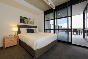 Ferro/tábua de engomar, Wi-fi grátis, roupa de cama fornecida 