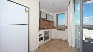 Apartamento, 1 quarto (Glebe Park 38) | Cozinha privada | Geladeira grande, micro-ondas, fogão, cooktop