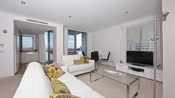 Apartamento, 1 quarto (Glebe Park 38) | Área de estar | TV LCD, DVD player