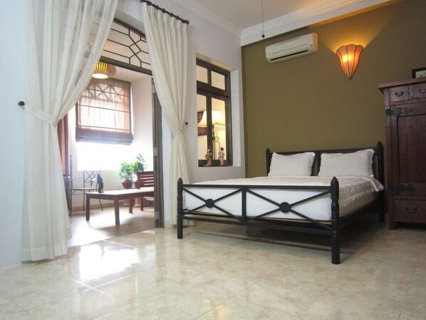 Apartamento, varanda (Studio) | Secretária, Wi-fi grátis