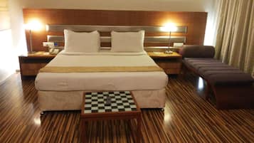 Quarto casal standard, 1 cama King, para não fumantes | 1 quarto, roupas de cama premium, frigobar, escrivaninha