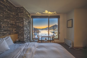 Quarto Duplo Superior, 1 cama de casal, em frente à praia | Com decoração personalizada, com mobília individualizada