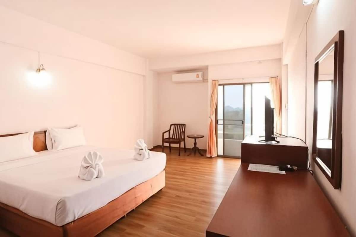 Escrivaninha, cortinas blackout, Wi-Fi de cortesia, roupa de cama