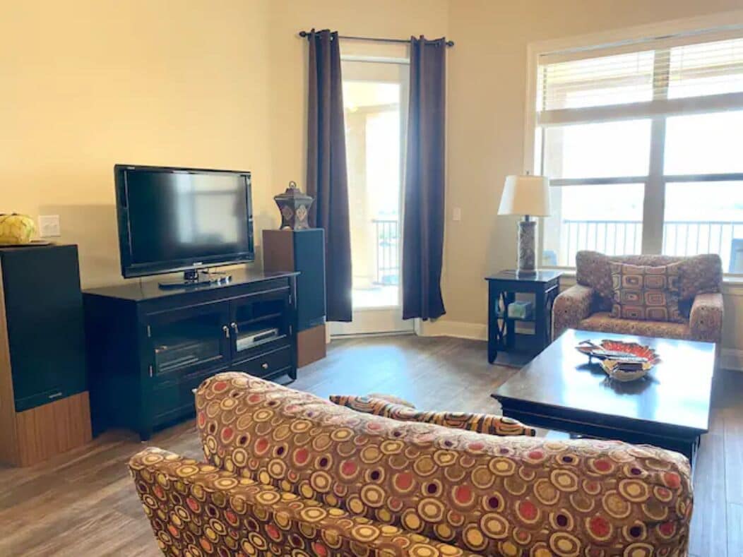 Luxurious Corner Unit Lake Front Condo With Balcony - Horseshoe Bay, TX