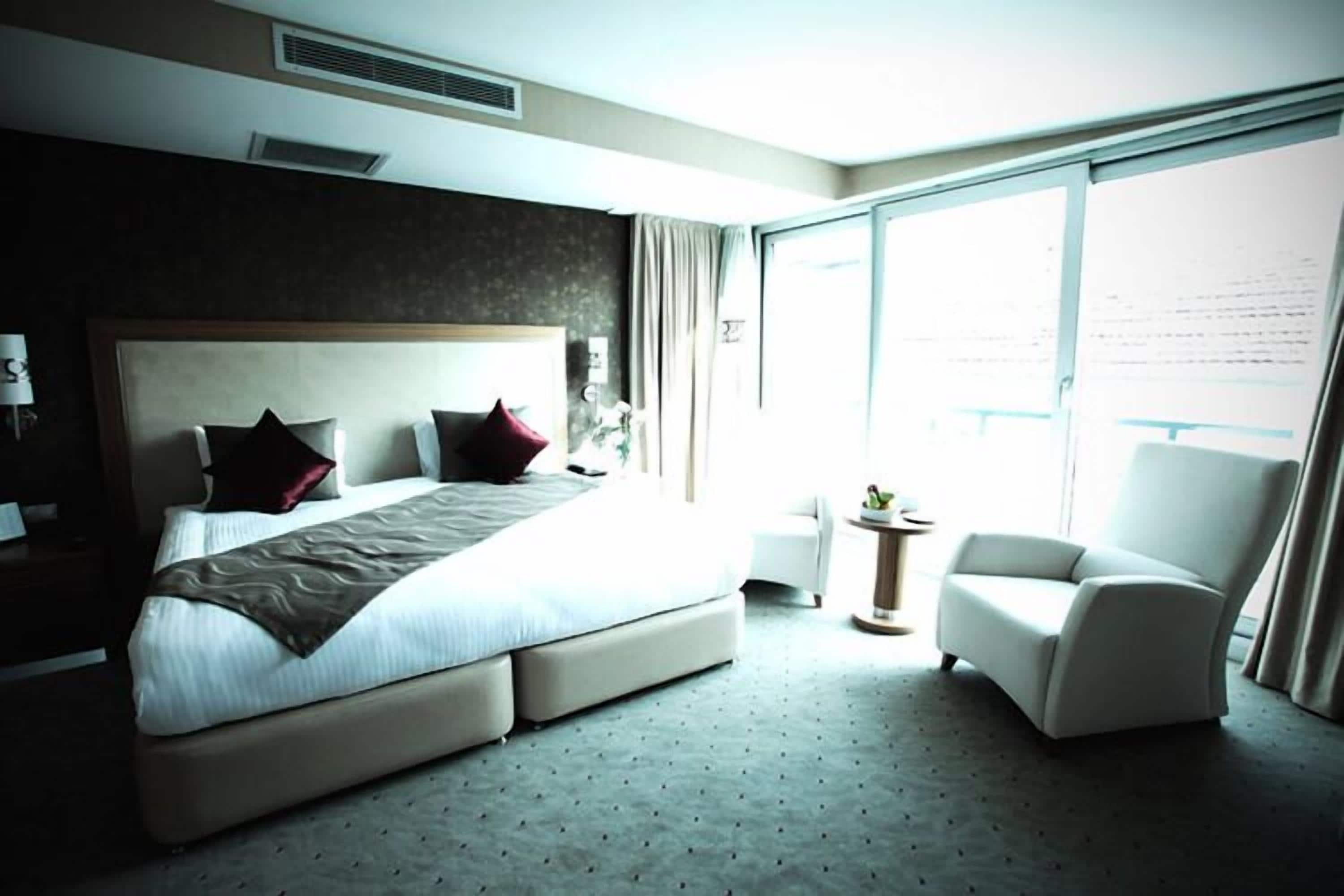 Suíte júnior | Frigobar, cofres nos quartos, escrivaninha, quartos à prova de som