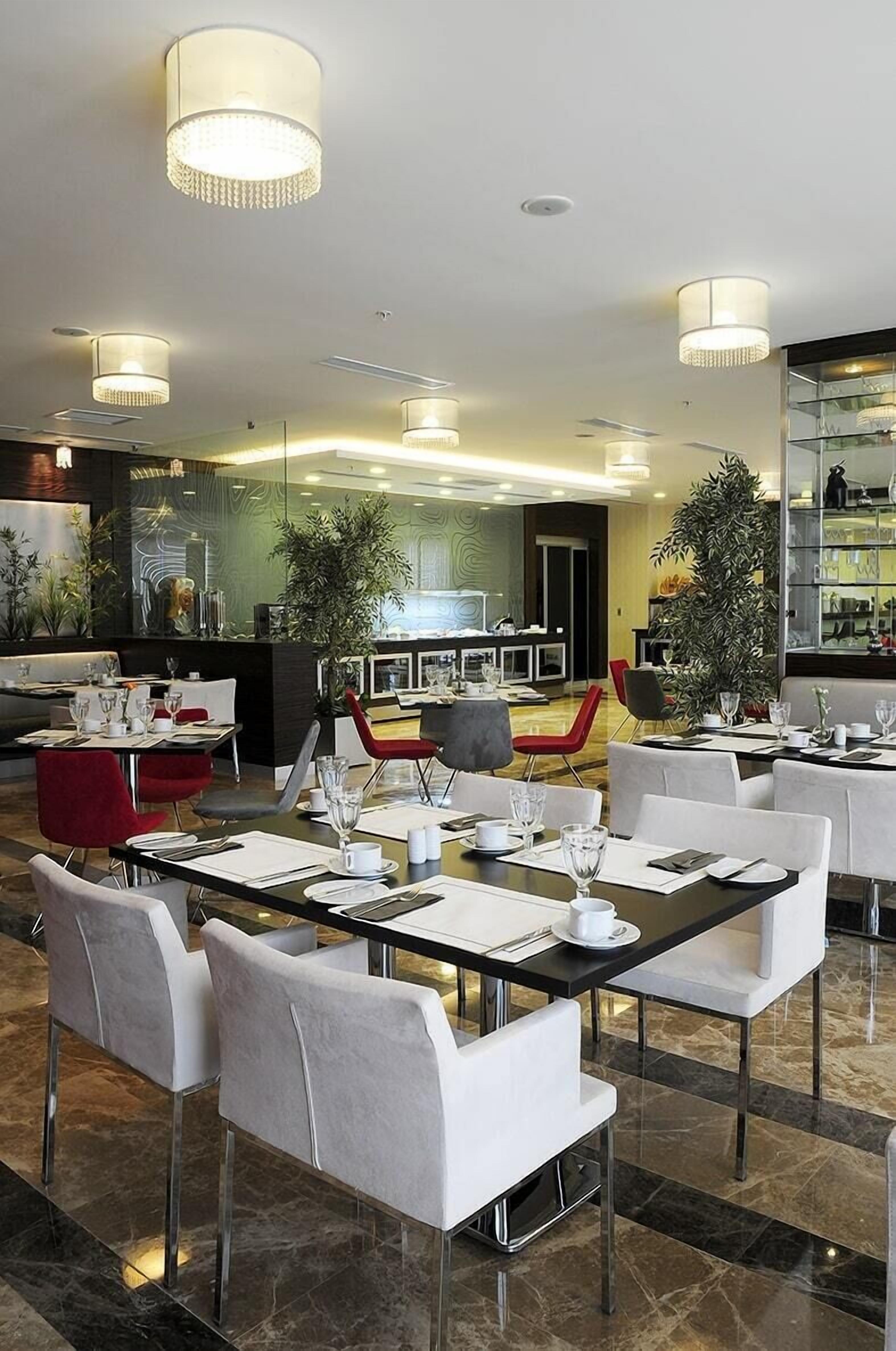 Café da manhã, almoço e jantar