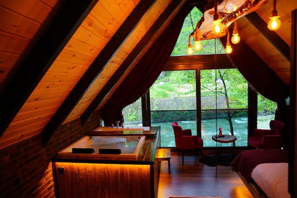 Suite Superior | Roupa de alta qualidade, minibar com produtos grátis, secretária