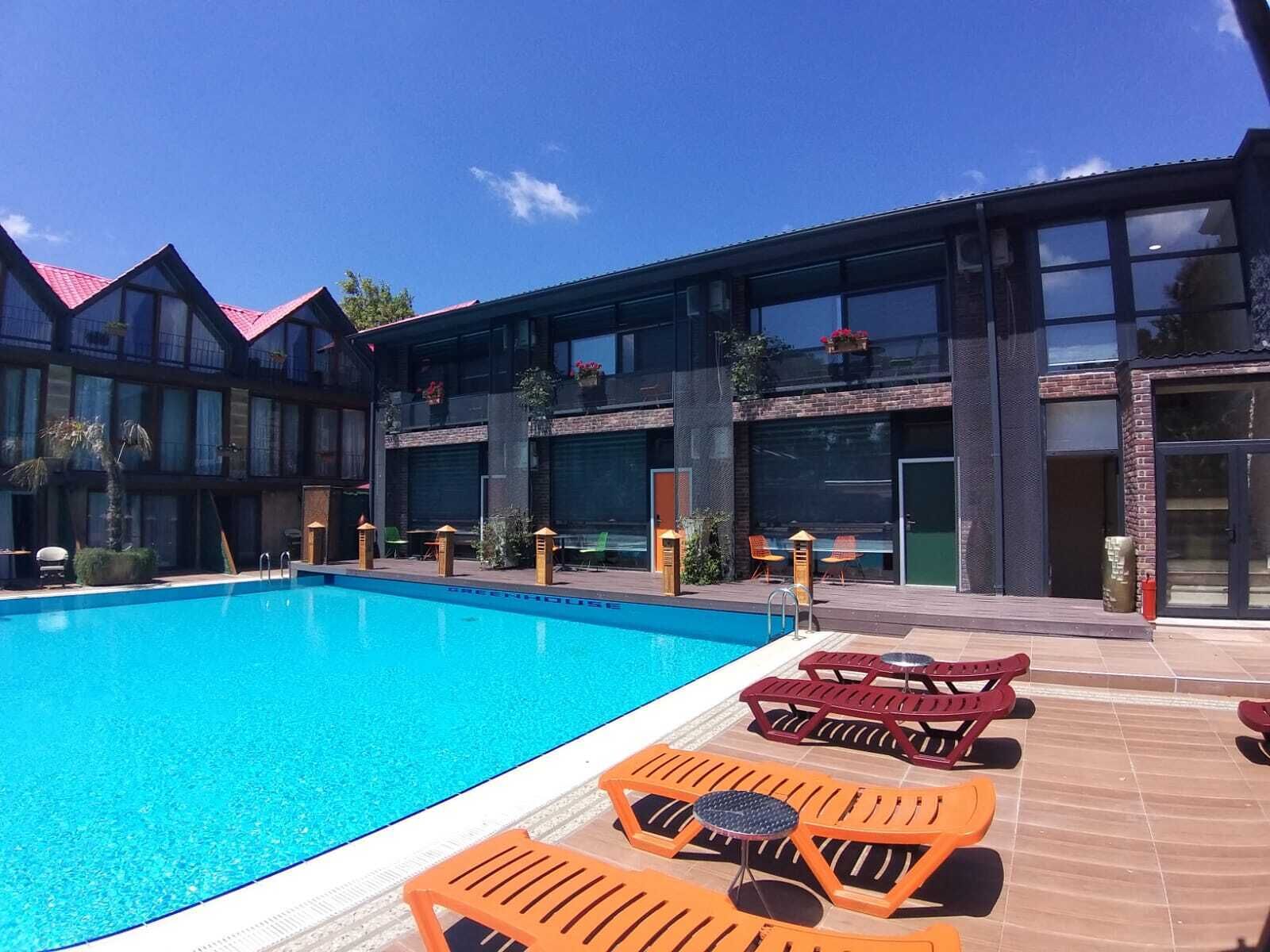 Quarto Deluxe, banheira de hidromassagem grande, vista para a piscina | Roupa de alta qualidade, cofre no quarto 