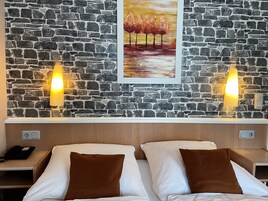 Quarto casal clássico | Frigobar, cofres nos quartos, escrivaninha, quartos à prova de som