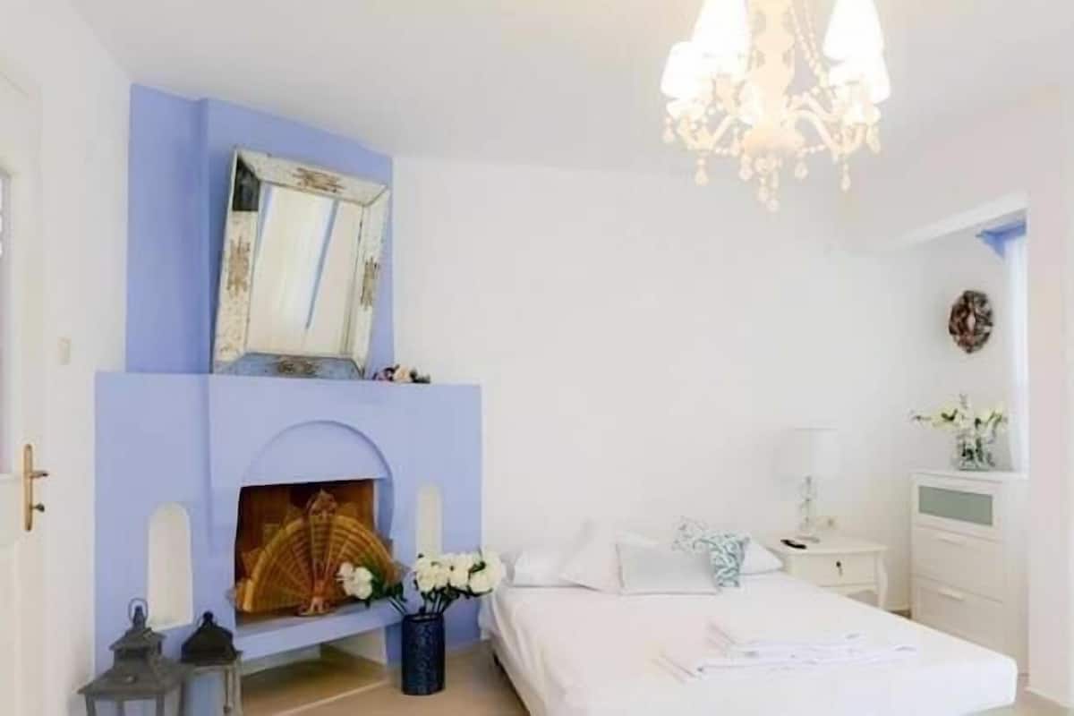 Quarto luxo | Frigobar, escrivaninha, ferros/tábuas de passar roupa, Wi-Fi de cortesia